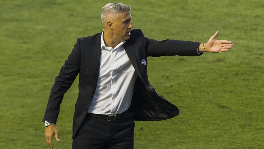 CRESPO Y SU ENTORNO CREEN QUE NO ES EL MOMENTO DE VENIR A RIVER