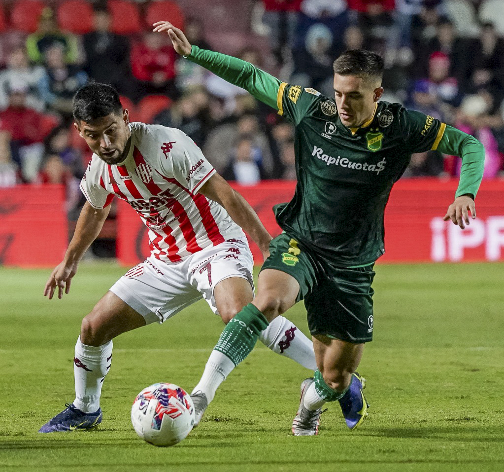 DEFENSA CONSIGUIÓ UN VALIOSO TRIUNFO Y SUEÑA CON LA CLASIFICACIÓN