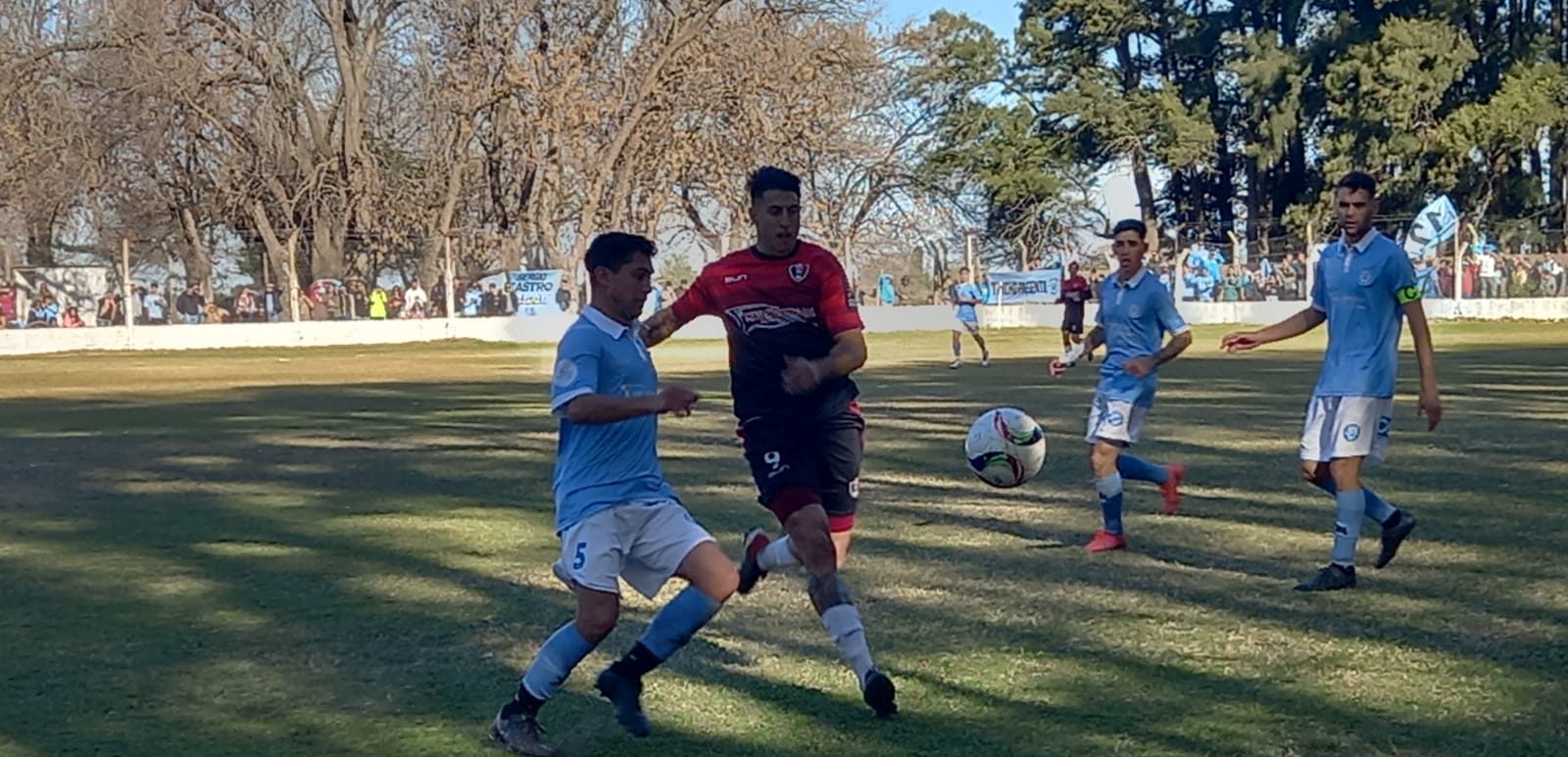 GENERAL ROJO SE SUBIÓ A LA PUNTA