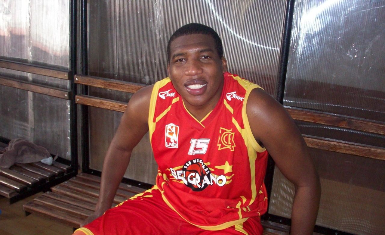 HAROLD ARCENEAUX, EL ÚLTIMO ESTADOUNIDENSE QUE JUGÓ EN BELGRANO