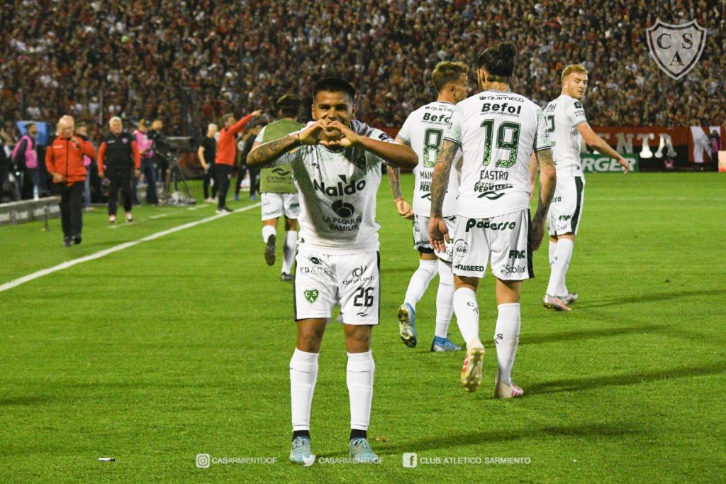 SARMIENTO LE GANÓ A NEWELLS EN ROSARIO CON GOL DEL NICOLEÑO ARISMENDI