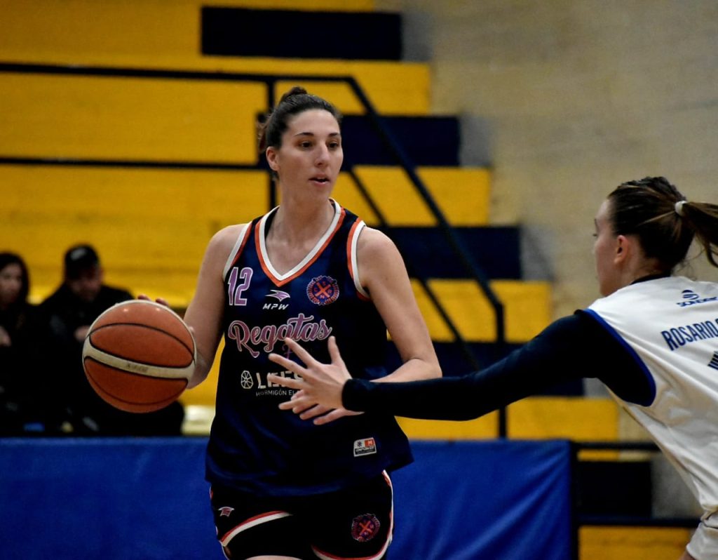 Andrea Rébola, la MVP de la temporada del femenino y líder del Regatas ...