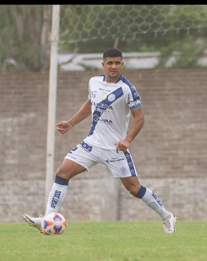 El nicoleño Cristian Godoy es refuerzo del Club Luján