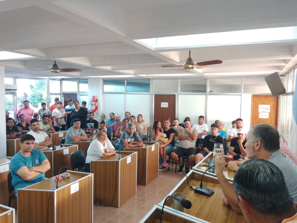 Poletti se reunió con vecinos de loteos y prometió obras de agua ...