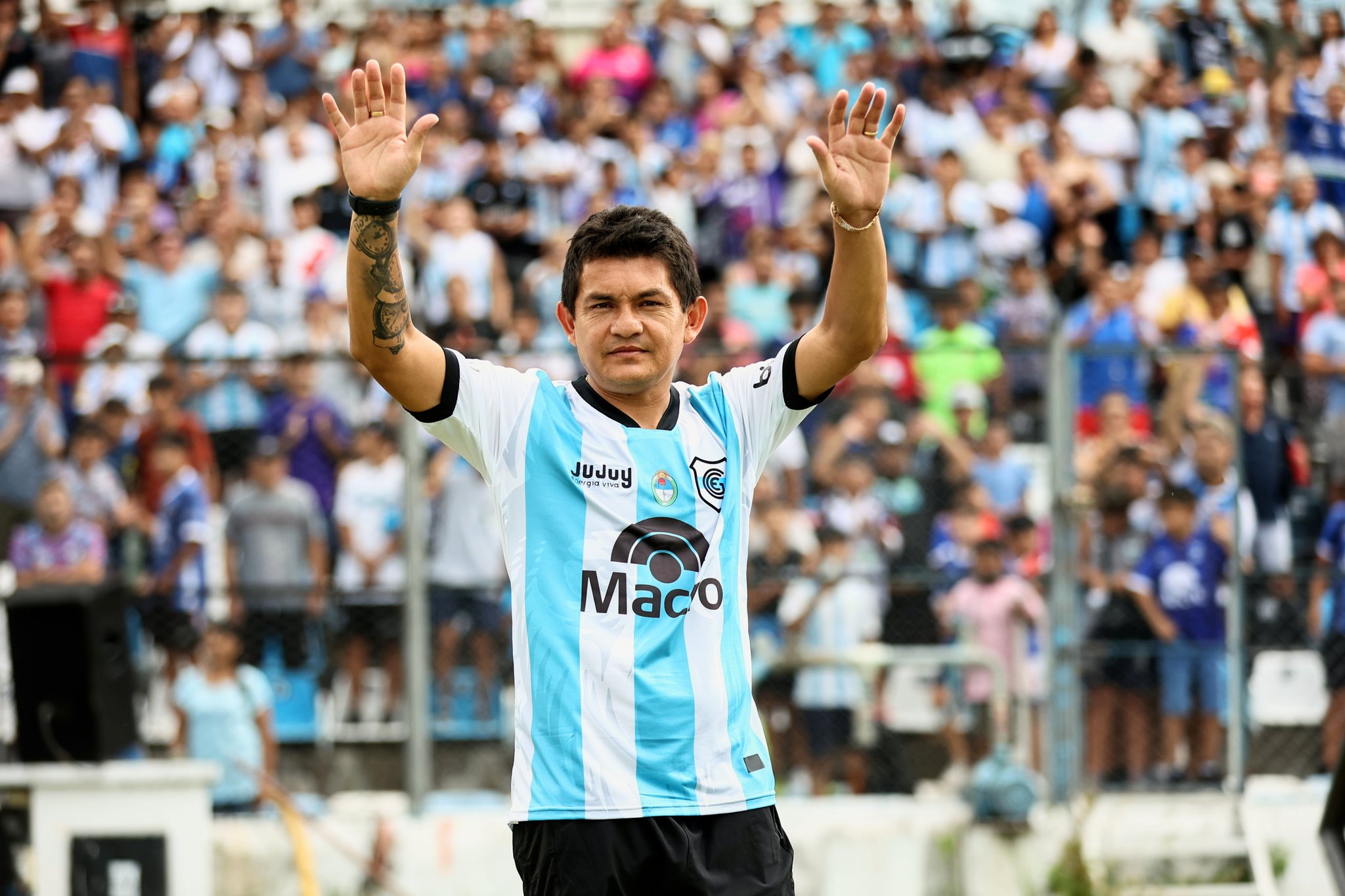 El Pulga Rodríguez fue presentado en Gimnasia de Jujuy