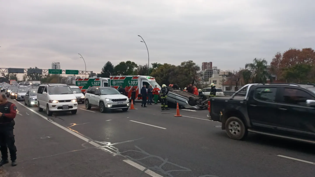 Choque Y Vuelco En La General Paz Una Mujer Resultó Herida En El